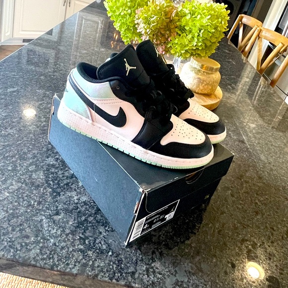 Jordan | Shoes | Nike Air Jordan Low Se | Poshmark